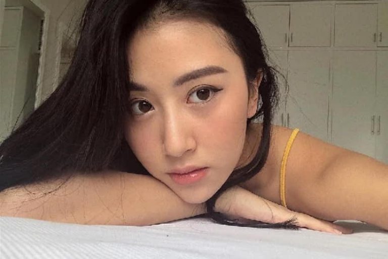 Selfie là gì? 30+ cách tạo dáng chụp tự sướng đẹp tự nhiên