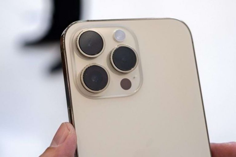 Có nên dán camera iPhone 14 Pro Max giúp chống trầy xước?
