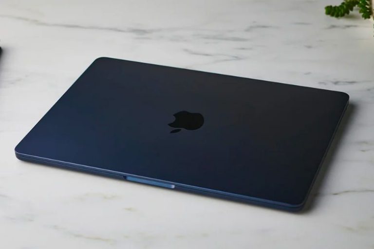 Trên tay MacBook Air M2 Midnight (xanh bóng đêm) siêu đẹp!