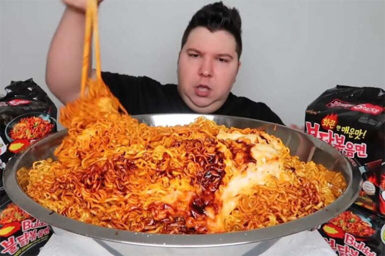 Mukbang là gì? Tại sao video Mukbang luôn viral trên MXH?